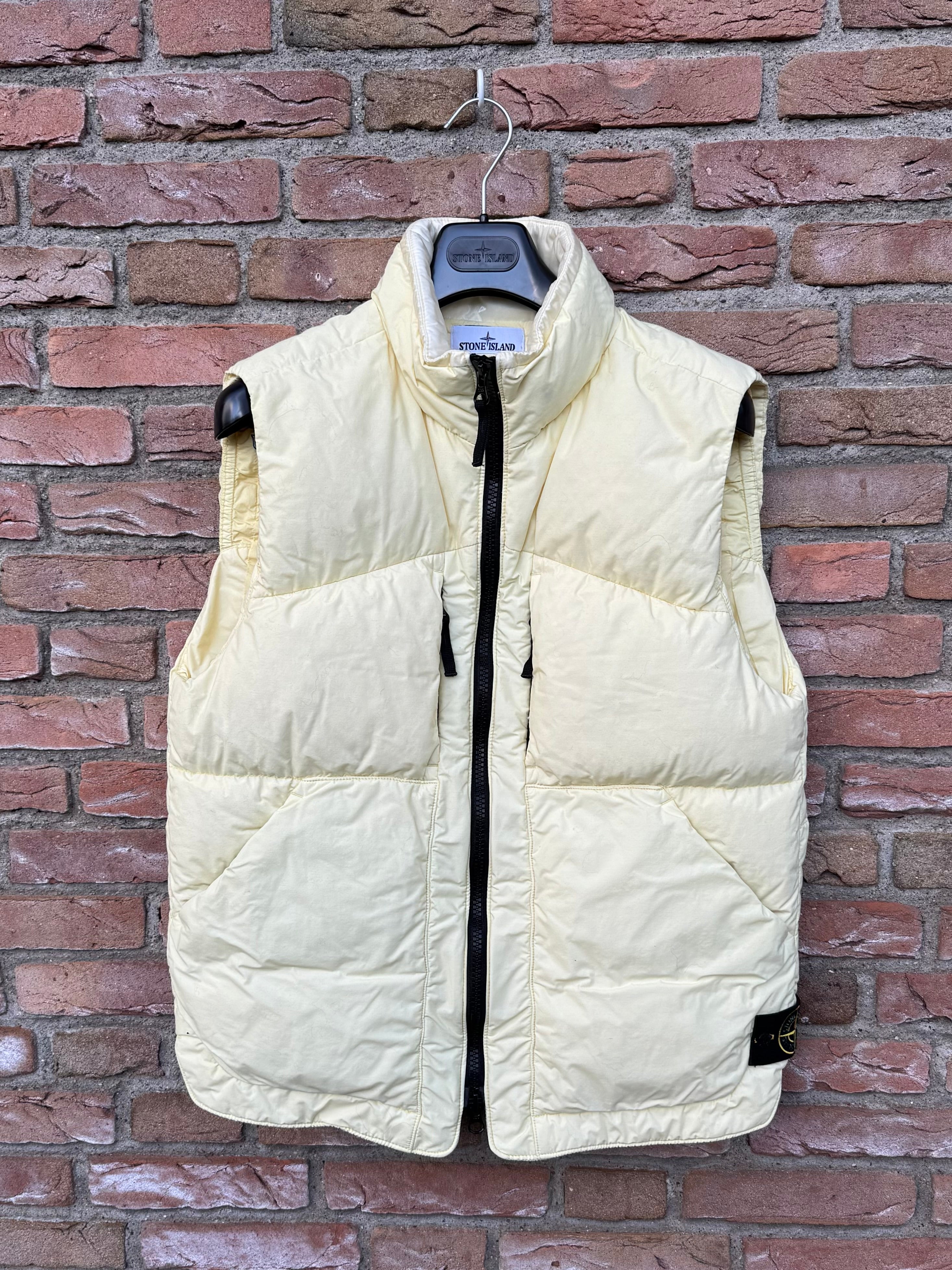 Stone Island Naslan Light Daunenweste - M – ebding